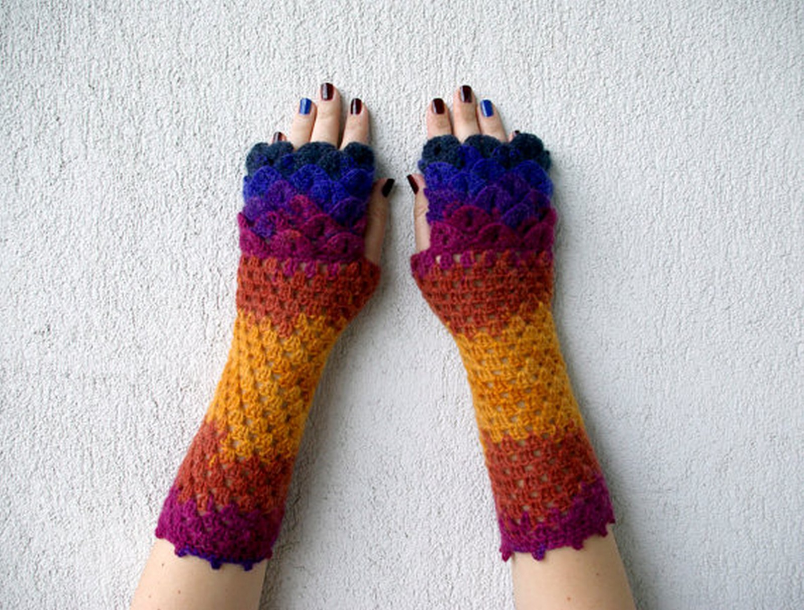 Crochet Dragon Scale Gloves Are All You Need When Winter Is Coming