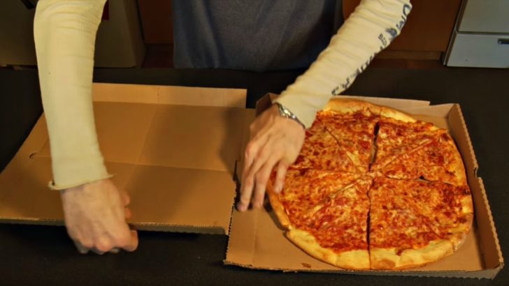 Greenbox Pizza Box Transforms Into 4 Plates and a Storage Container